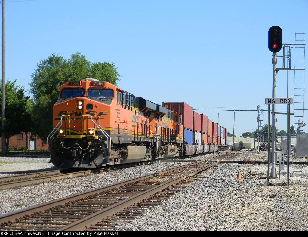 BNSF 7566
